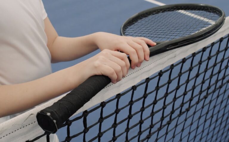 Heavy vs Light Tennis Racket: Which One to Choose