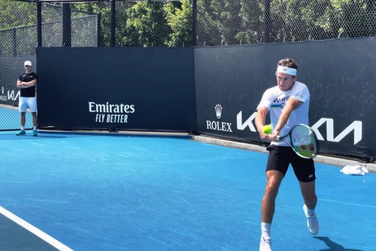 How Fast do Pro Tennis Players Hit the Ball: Serving Lightning - Takin ...