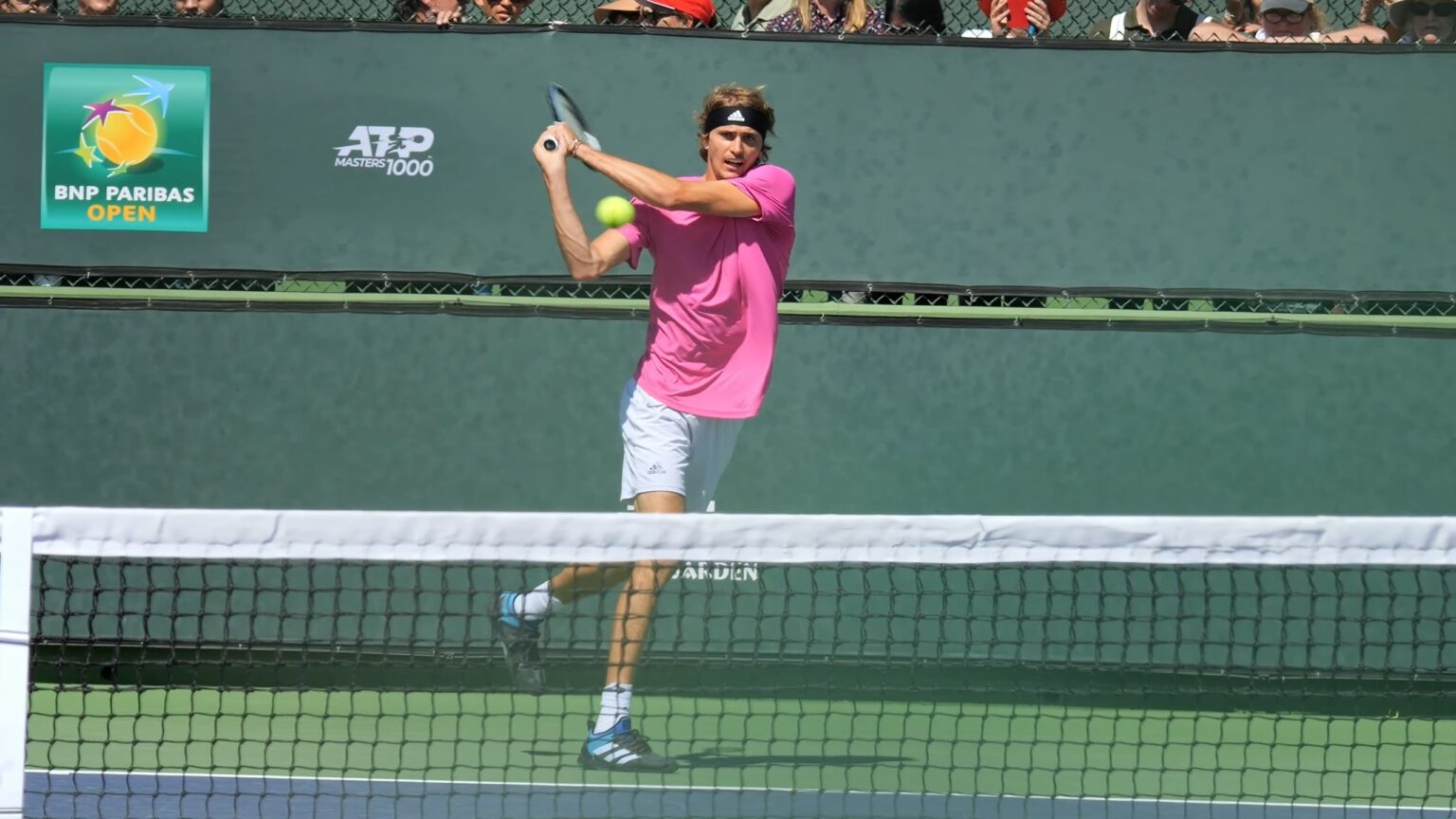 How Fast do Pro Tennis Players Hit the Ball: Serving Lightning - Takin ...